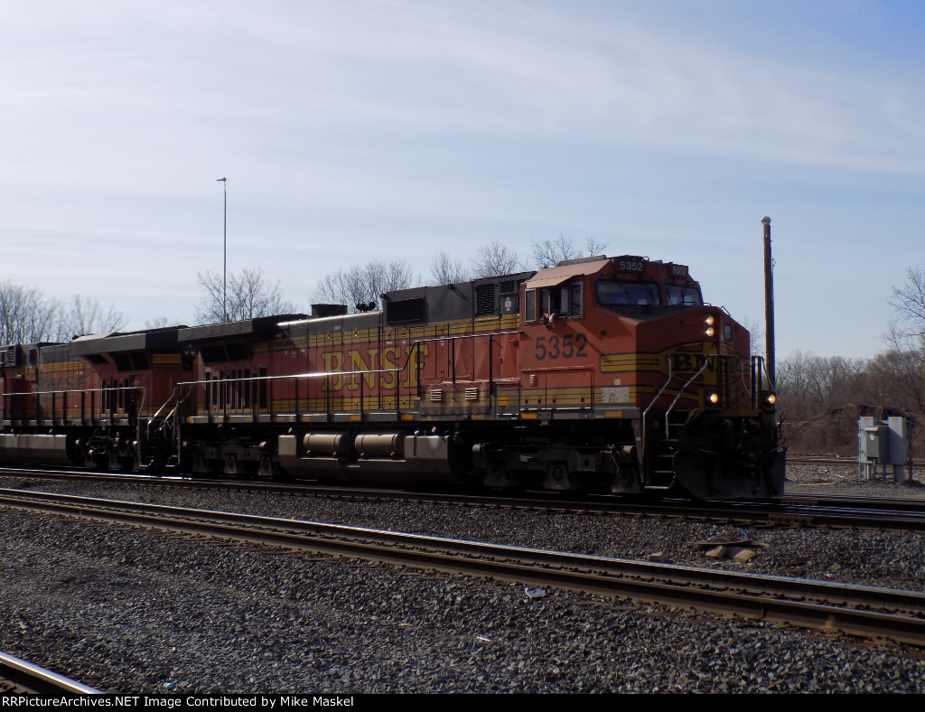 BNSF 5352